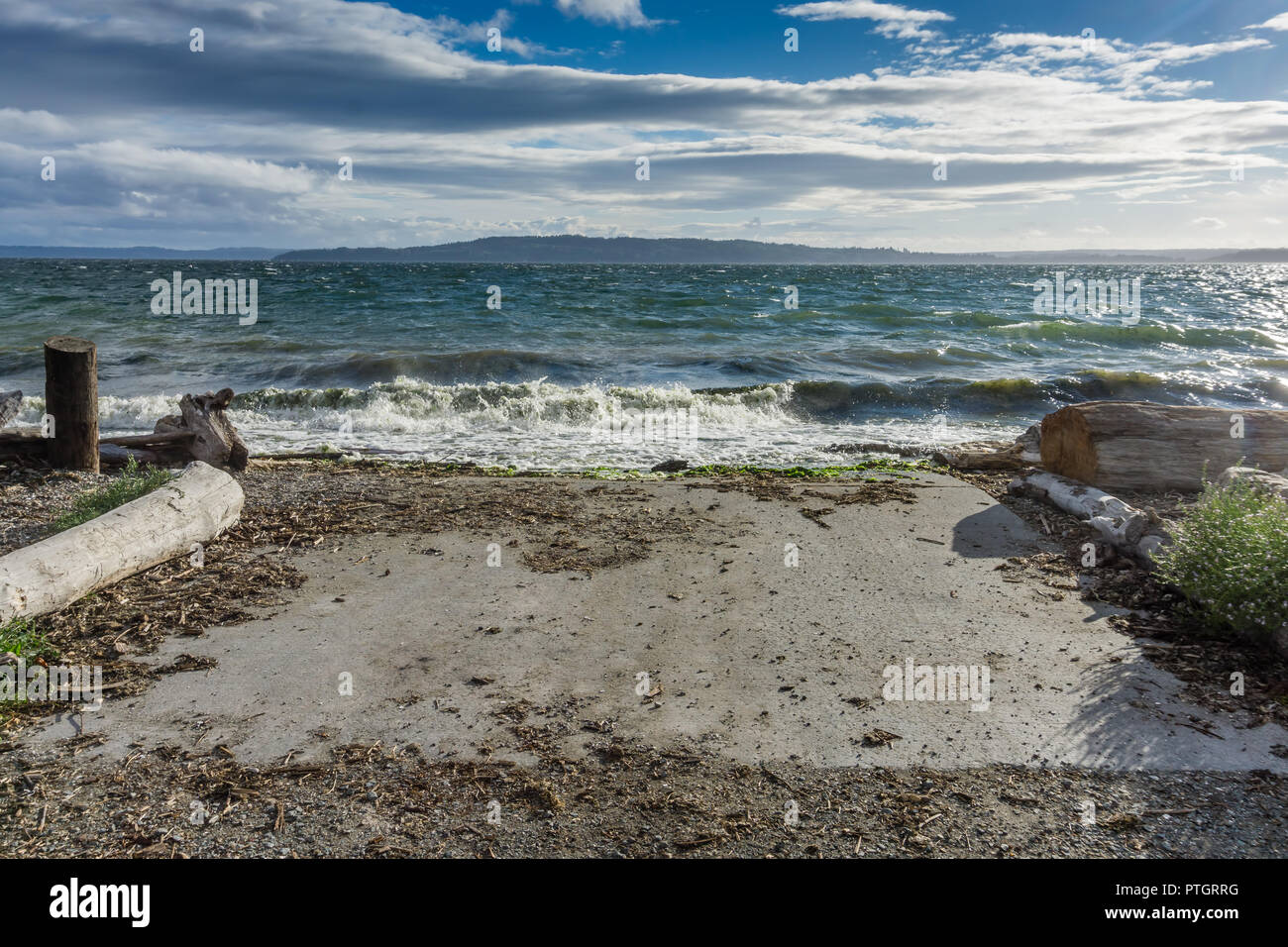 Pacific seaweed boat hi-res stock photography and images - Alamy