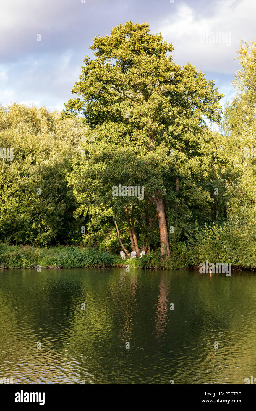 Thames Water Table High Resolution Stock Photography and Images - Alamy