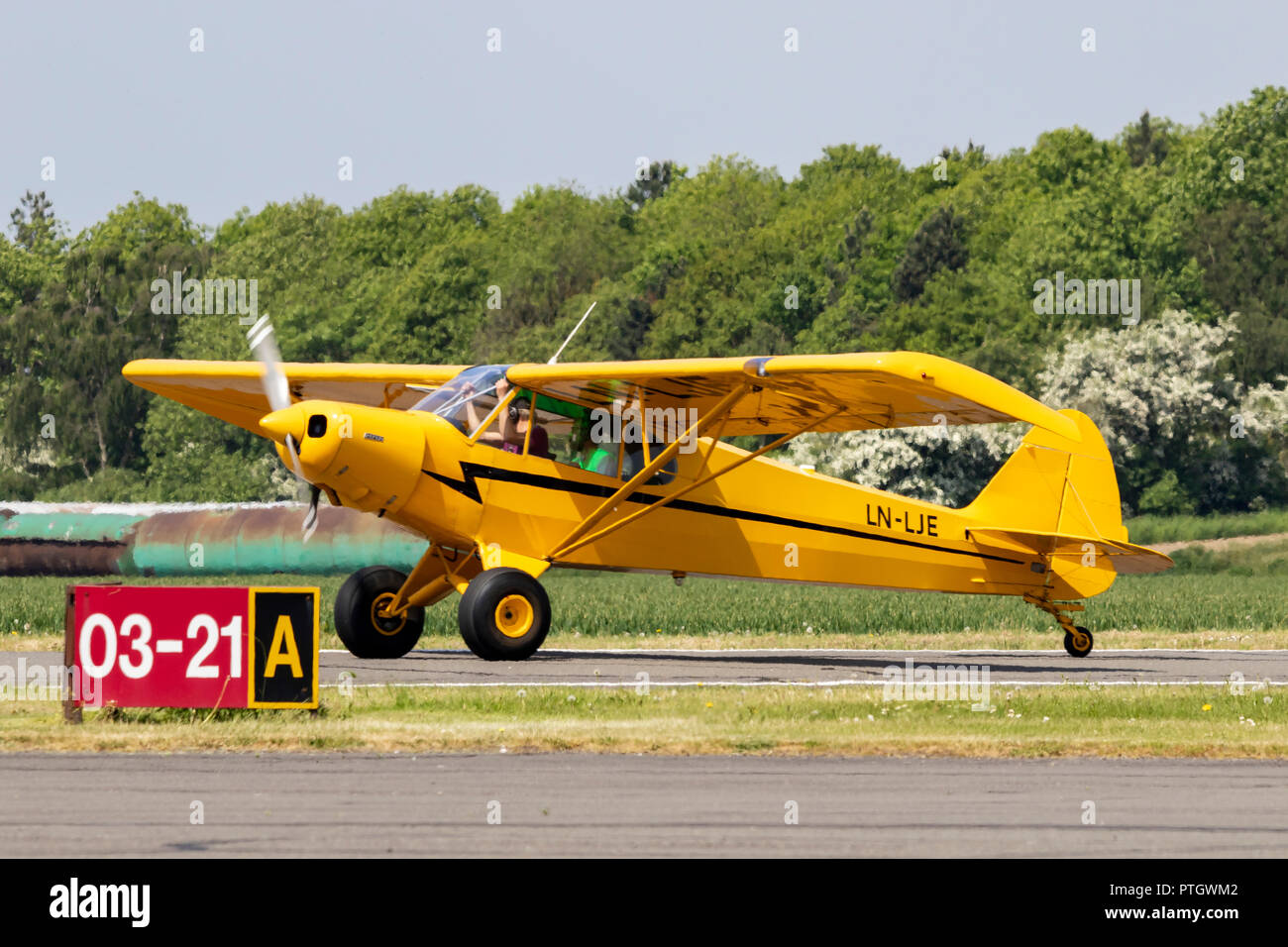 Piper PA-28-150 Super Cub LN-LJE Stock Photo - Alamy