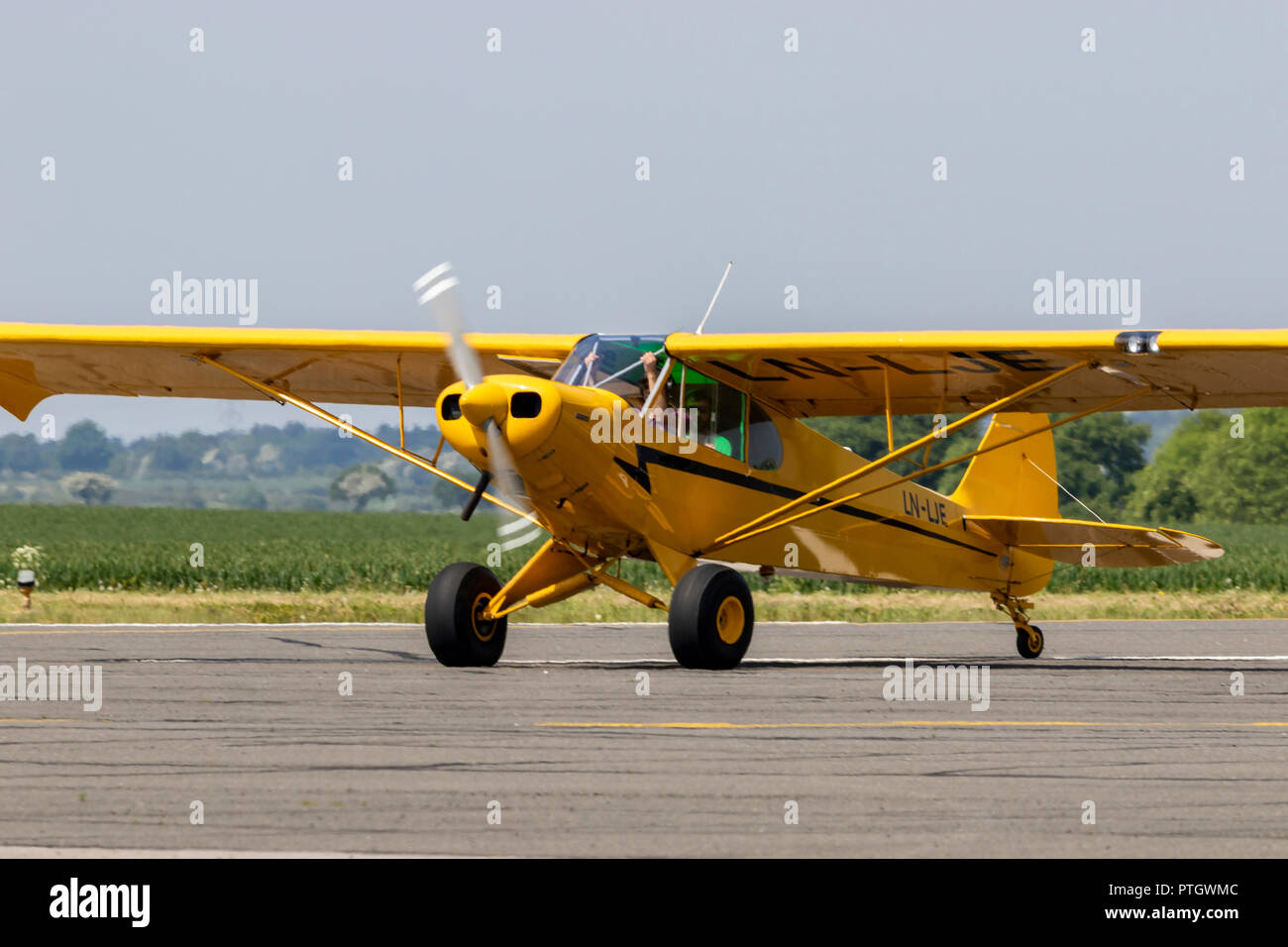 Piper PA-28-150 Super Cub LN-LJE Stock Photo - Alamy