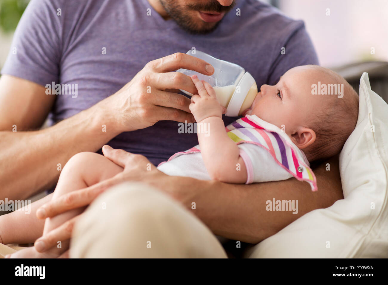 Father feeding hi-res stock photography and images - Alamy