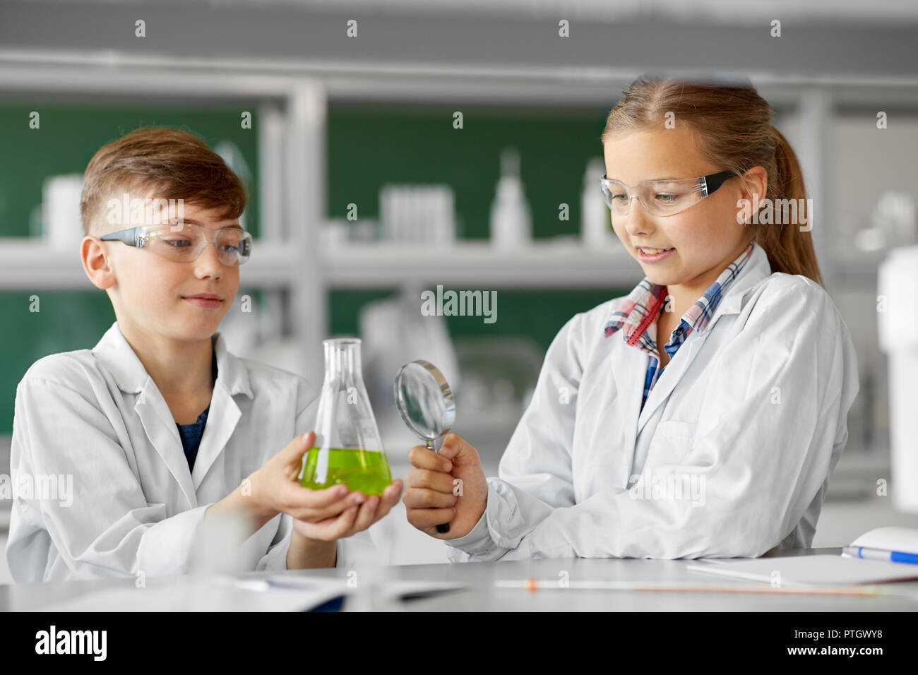 Teen boy girl science magnifying glass hi-res stock photography and ...