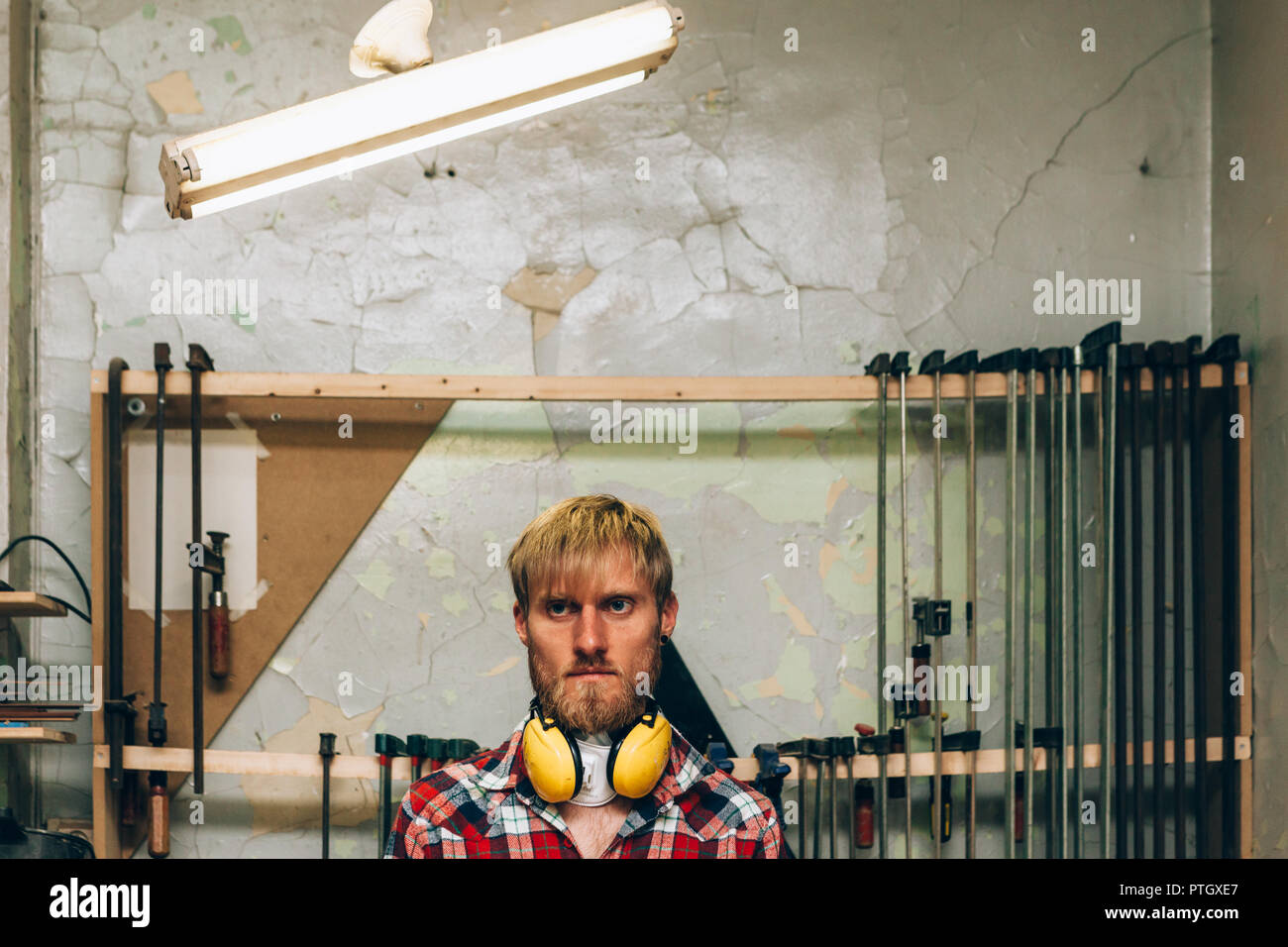 Face workshop hi-res stock photography and images - Alamy