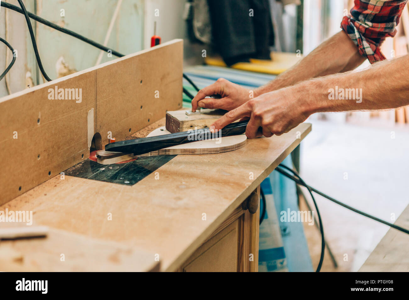close up of the hands of a carpenter using a lathe Stock Photo - Alamy
