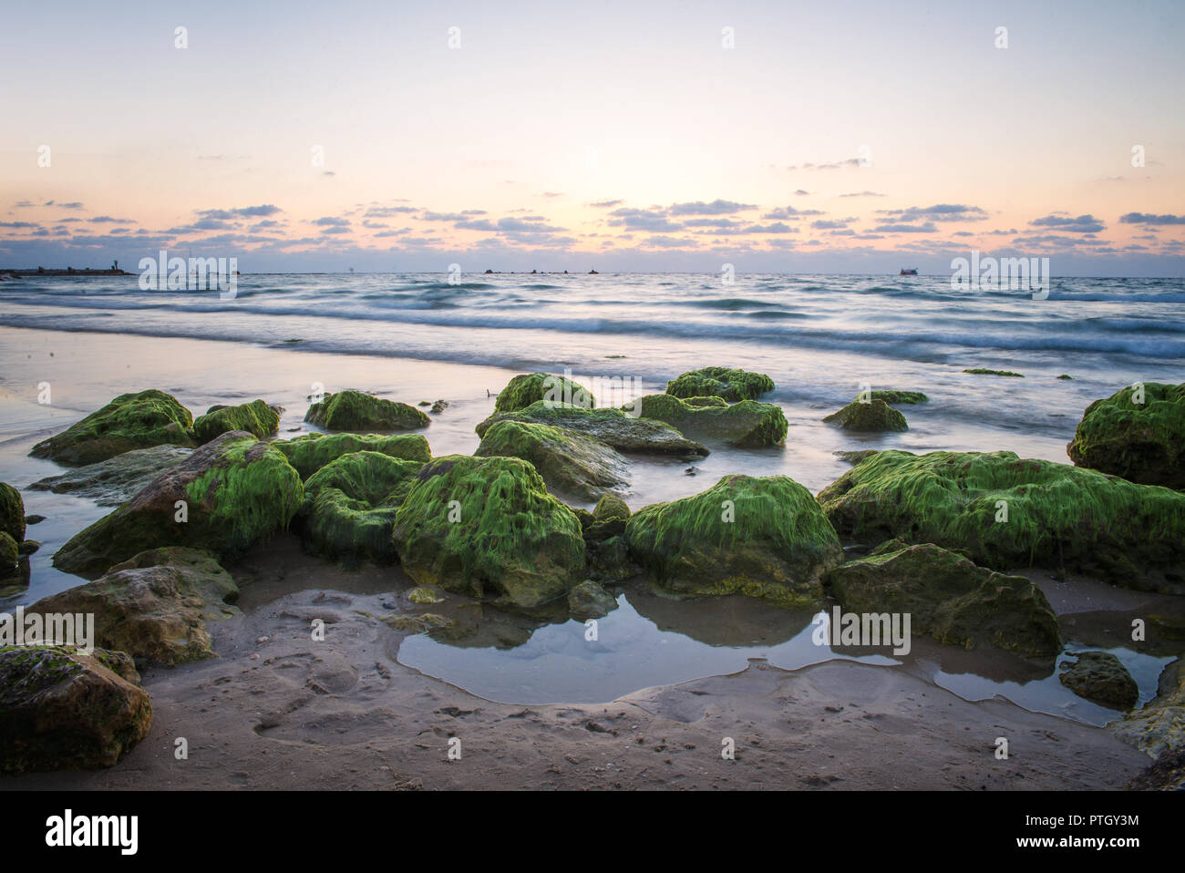 Beautiful sea water hi-res stock photography and images - Alamy