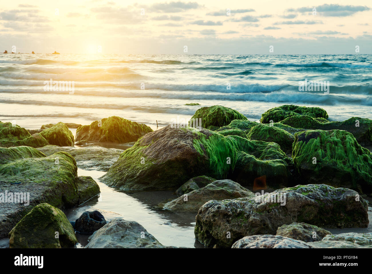 Beautiful scenery peaceful sea hi-res stock photography and images - Alamy