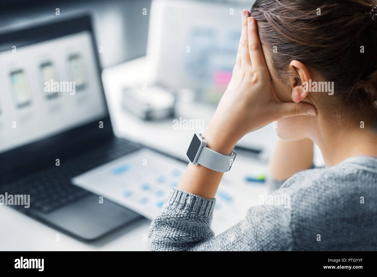 Female web designer hi-res stock photography and images - Alamy