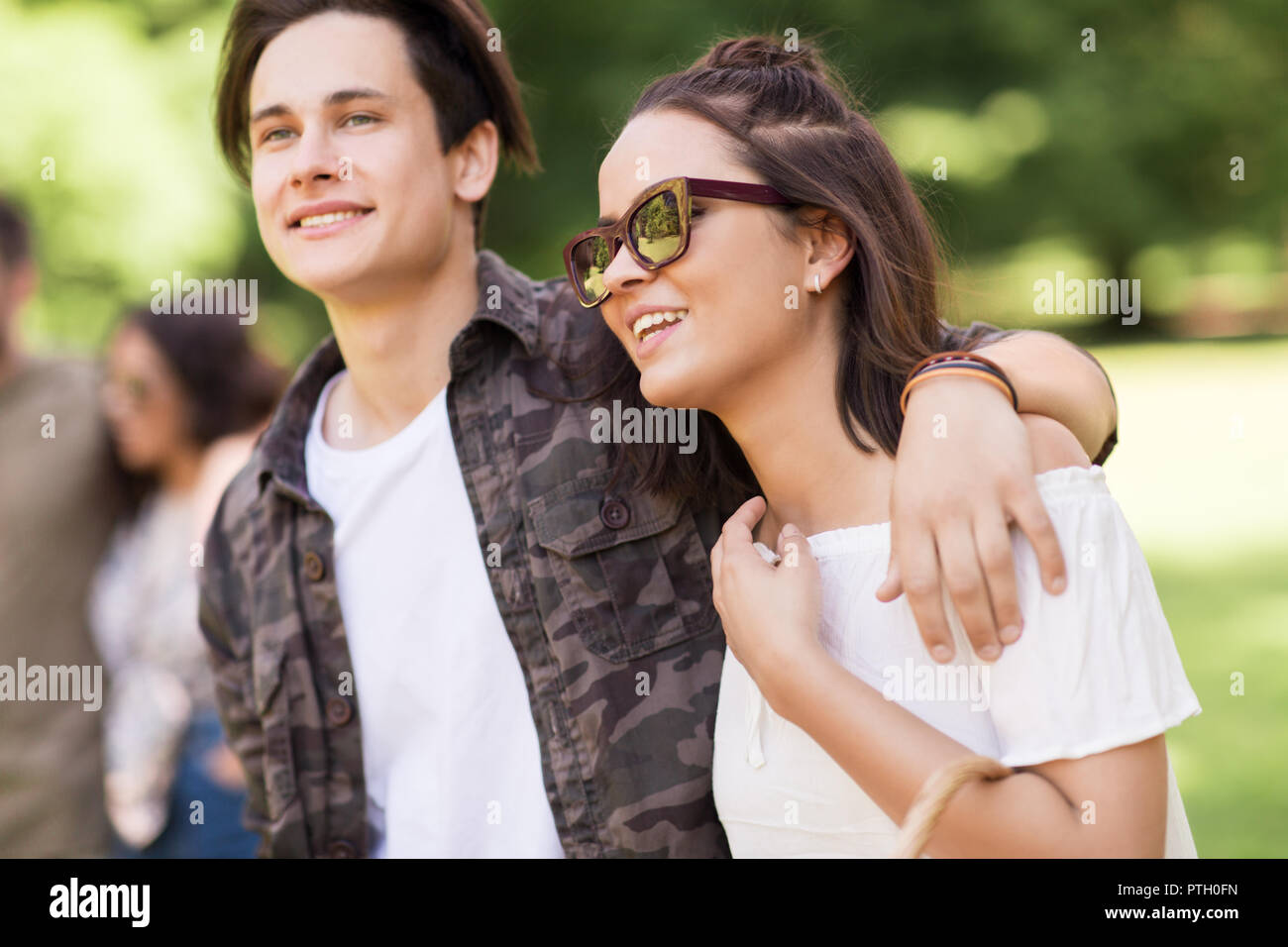 Summer park friends hi-res stock photography and images - Alamy