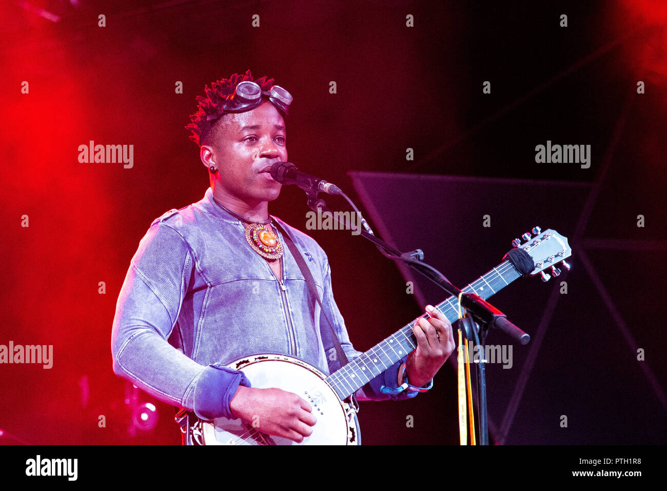 French cameroonian singer hi-res stock photography and images - Alamy