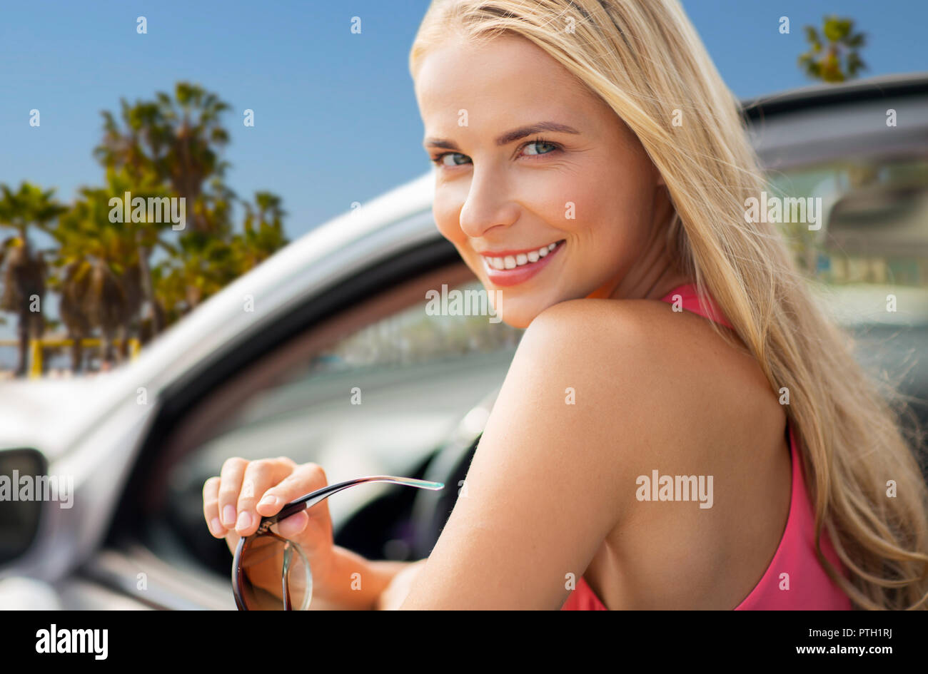 Woman driving los angeles hi-res stock photography and images - Alamy
