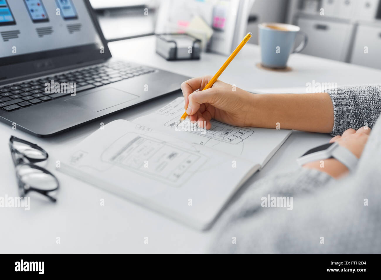 Designer drawing web template hi-res stock photography and images - Alamy