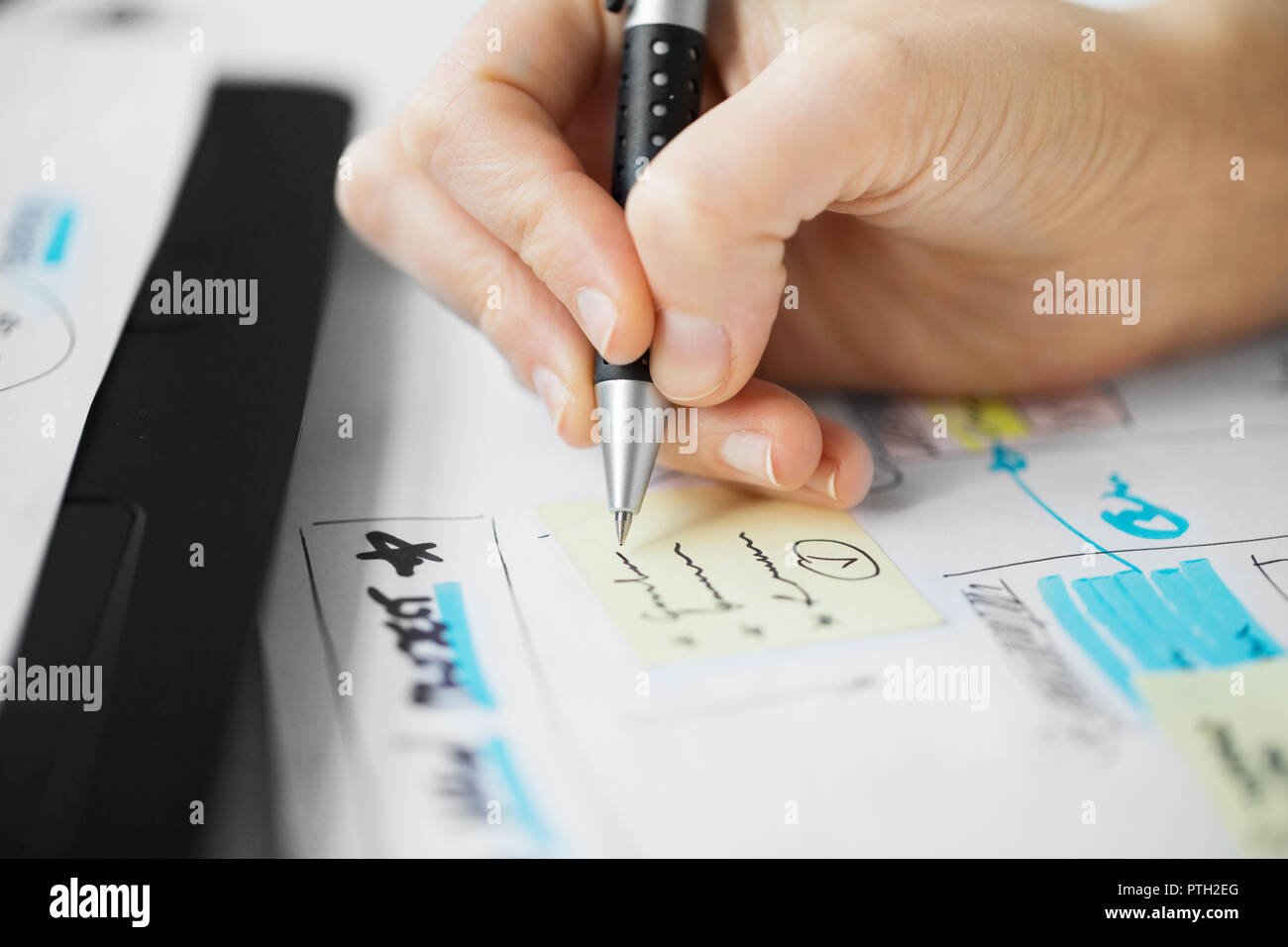 Close up businesswoman hand writing hi-res stock photography and images ...