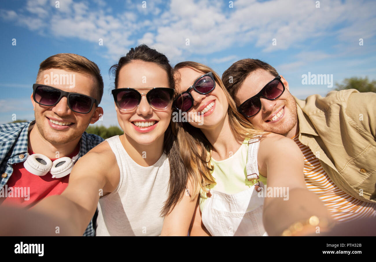 Friends woman park selfie hi-res stock photography and images - Alamy