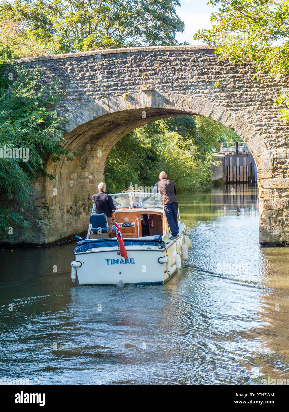 Boat Using, Culham Lock, River Thames, Oxfordshire, England, UK, GB ...