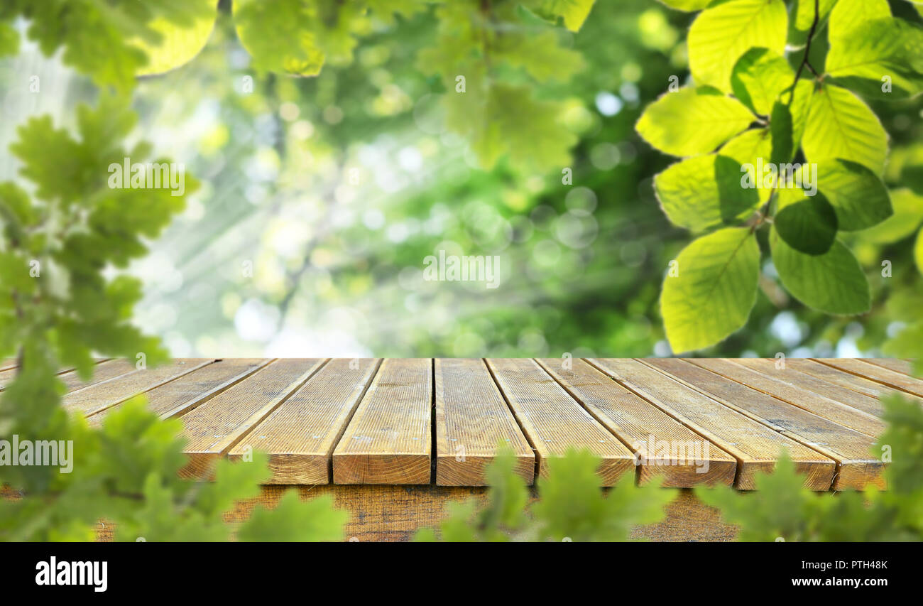 Empty table for display montages Stock Photo - Alamy