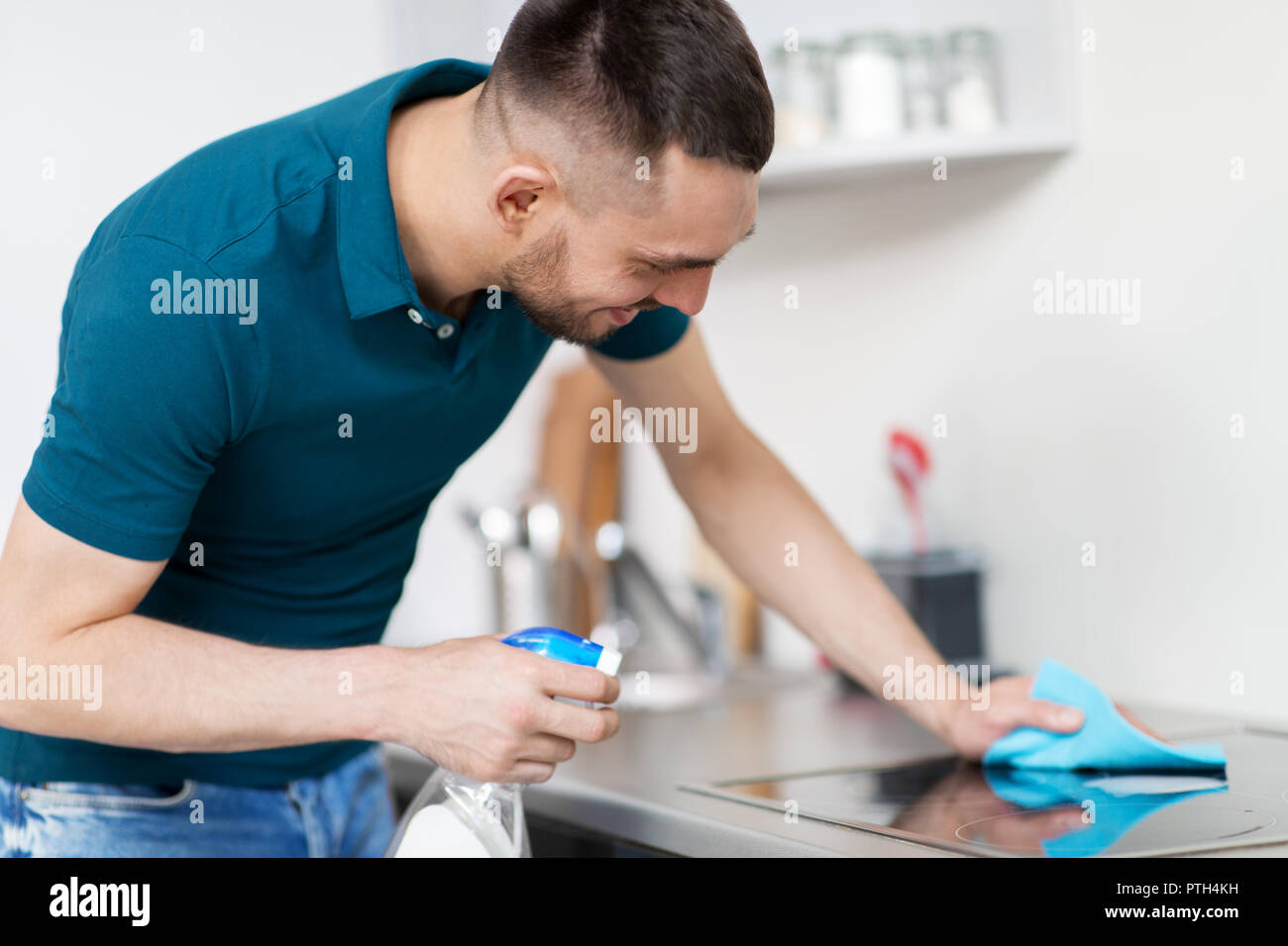 Kitchen cleaner spray hi-res stock photography and images - Alamy