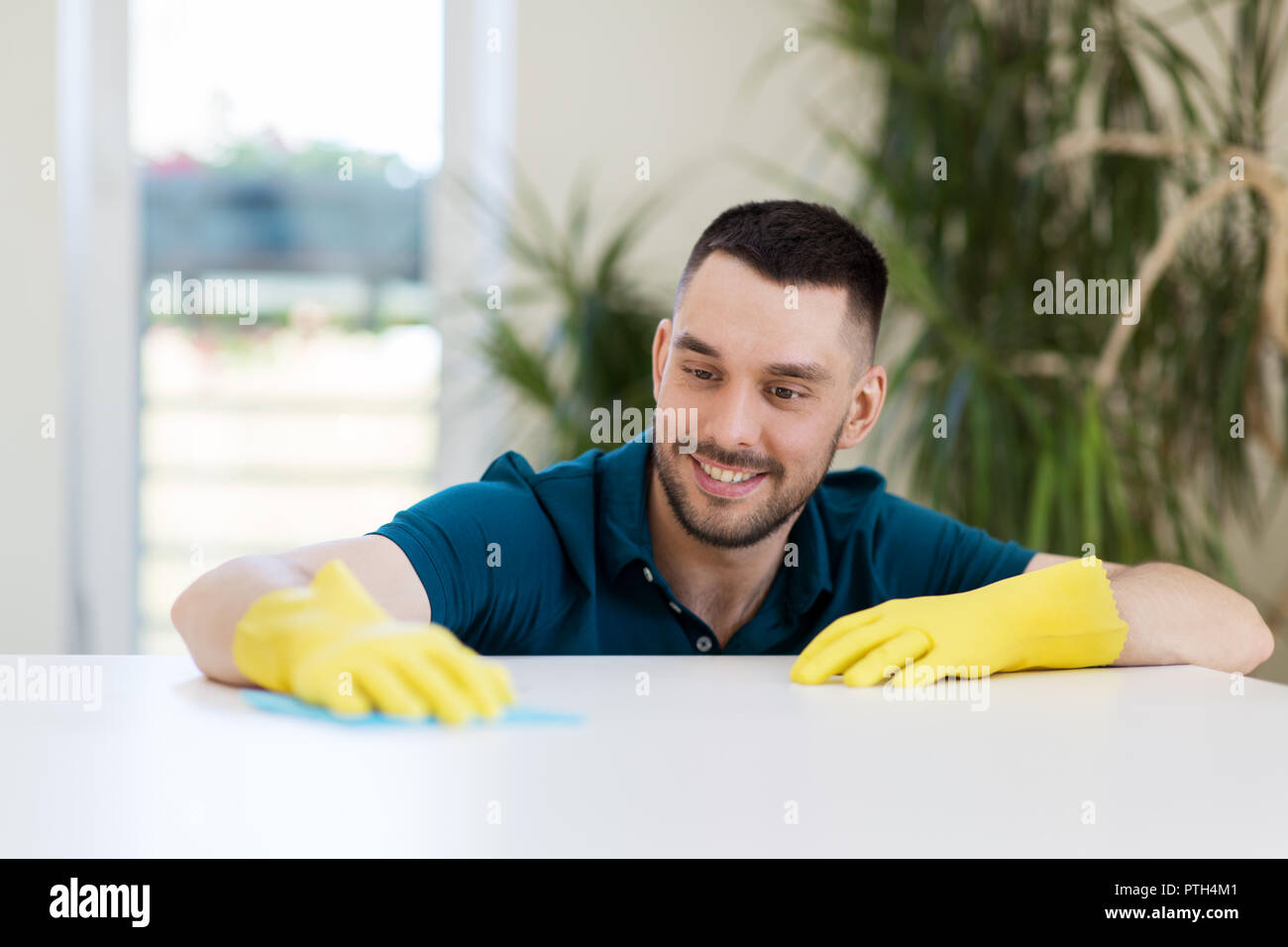 Wiping cleaning table hi-res stock photography and images - Alamy