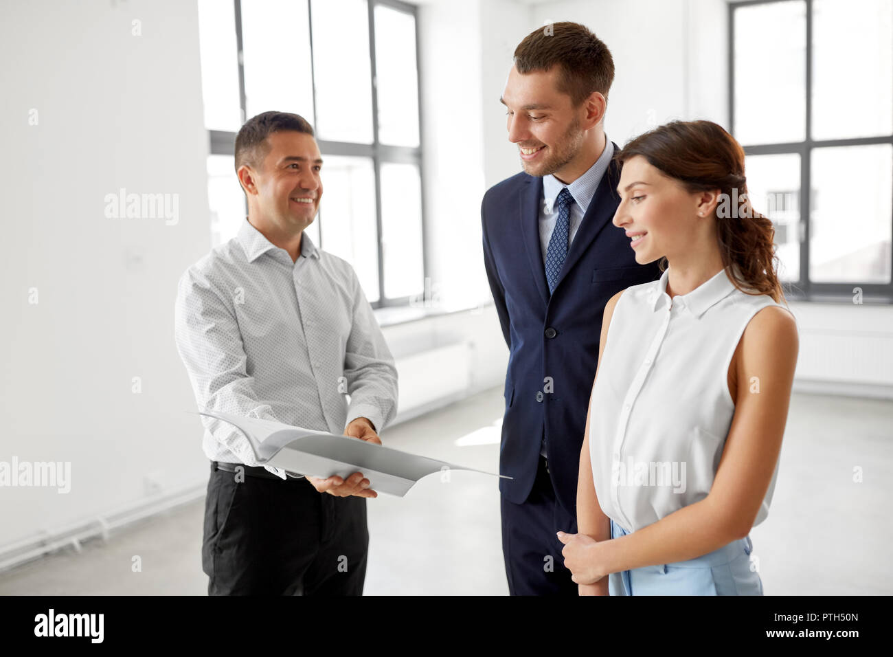 realtor with folder showing documents to customers Stock Photo - Alamy