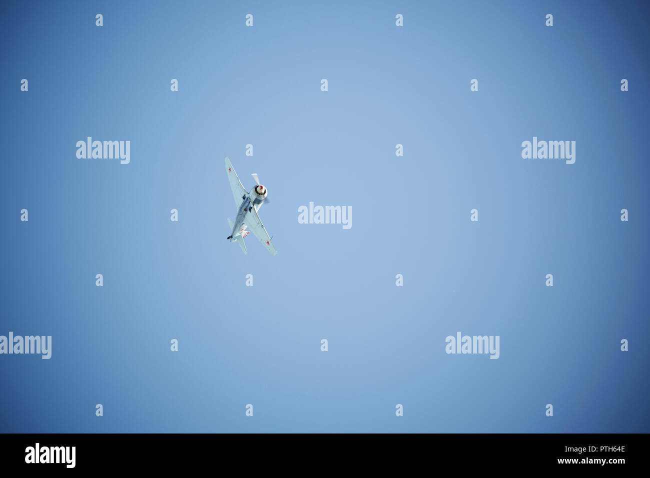 Vintage plane flying hi-res stock photography and images - Alamy