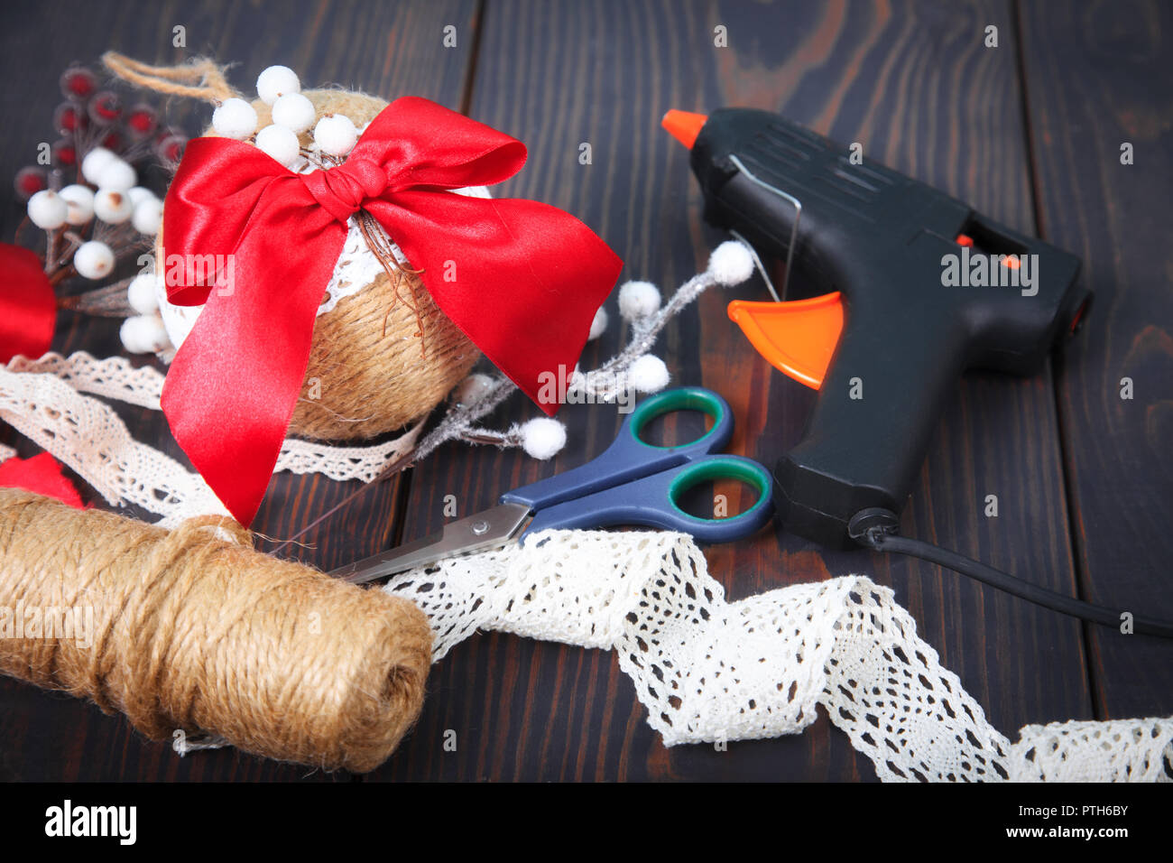 Plastic string craft hi-res stock photography and images - Alamy