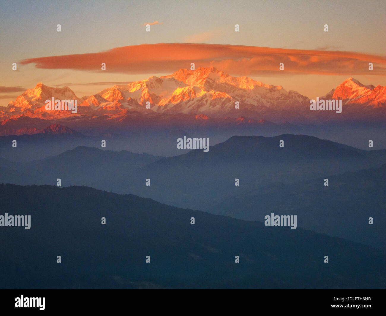 Himalayan range hi-res stock photography and images - Alamy