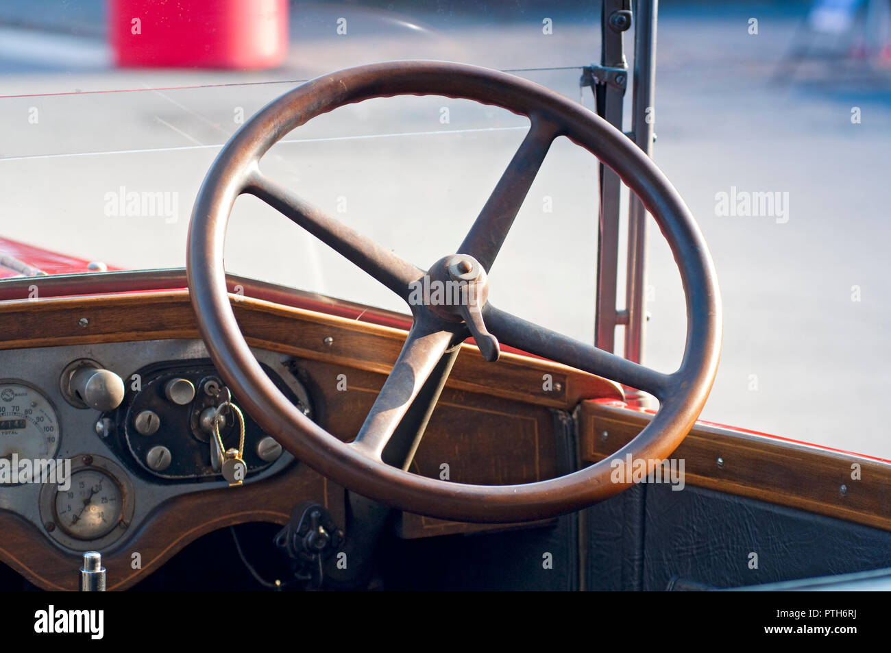 Vintage steering wheels hi-res stock photography and images - Alamy
