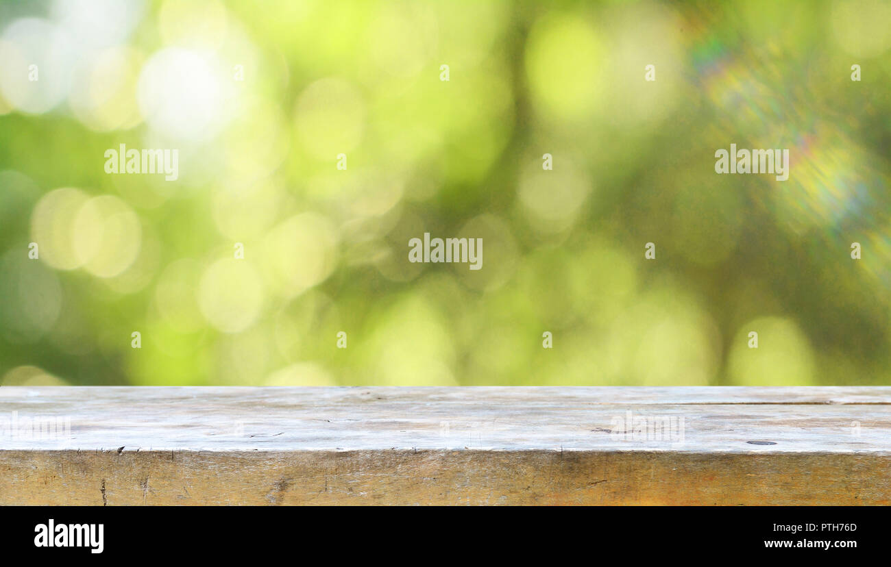 Empty table for display montages Stock Photo - Alamy