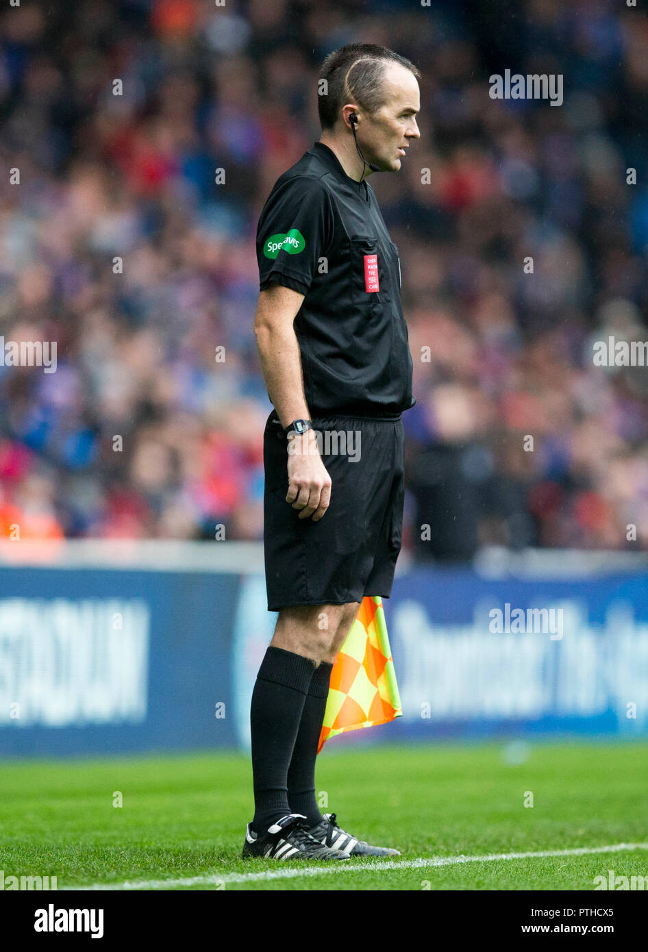 Assistant referee Douggie Potter Stock Photo - Alamy