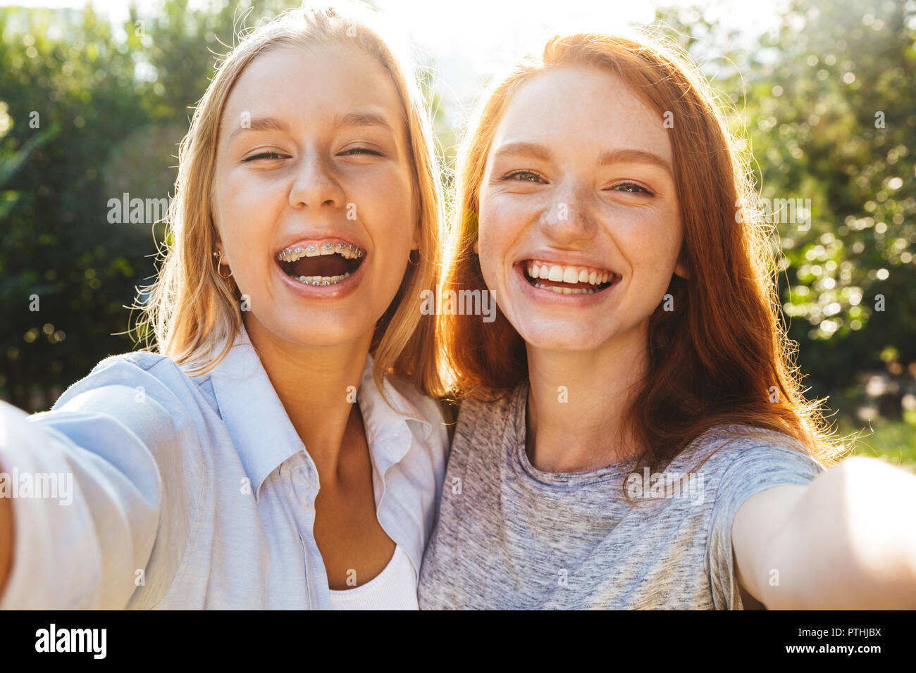 Youg girls hi-res stock photography and images - Alamy