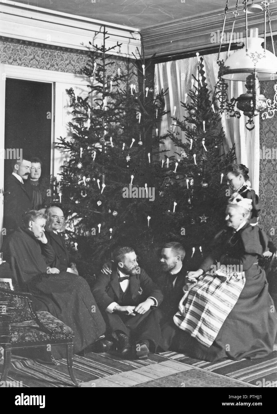 Christmas 1896. A family has gathered to celebrate christmas and they ...