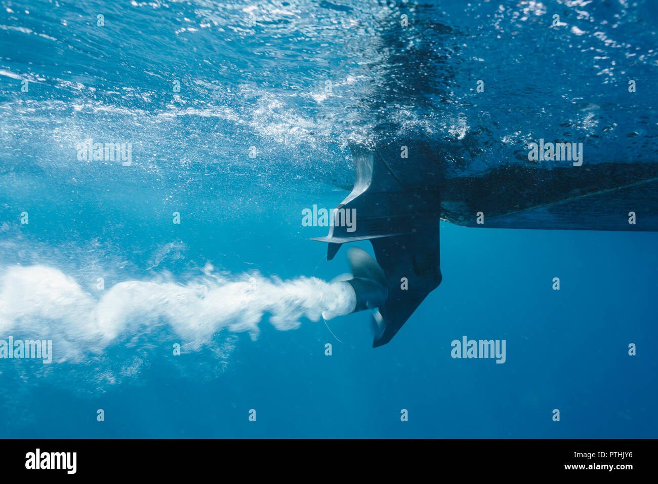 Boat propellor underwater Stock Photo - Alamy