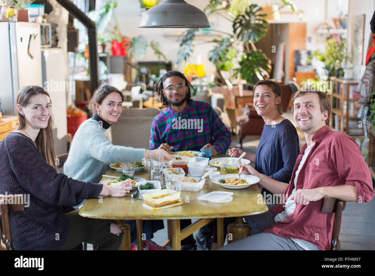 Smiling table hi-res stock photography and images - Alamy