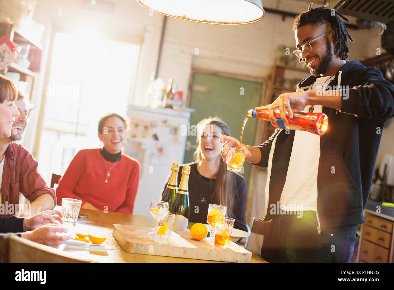 Cocktail making cocktails hi-res stock photography and images - Alamy