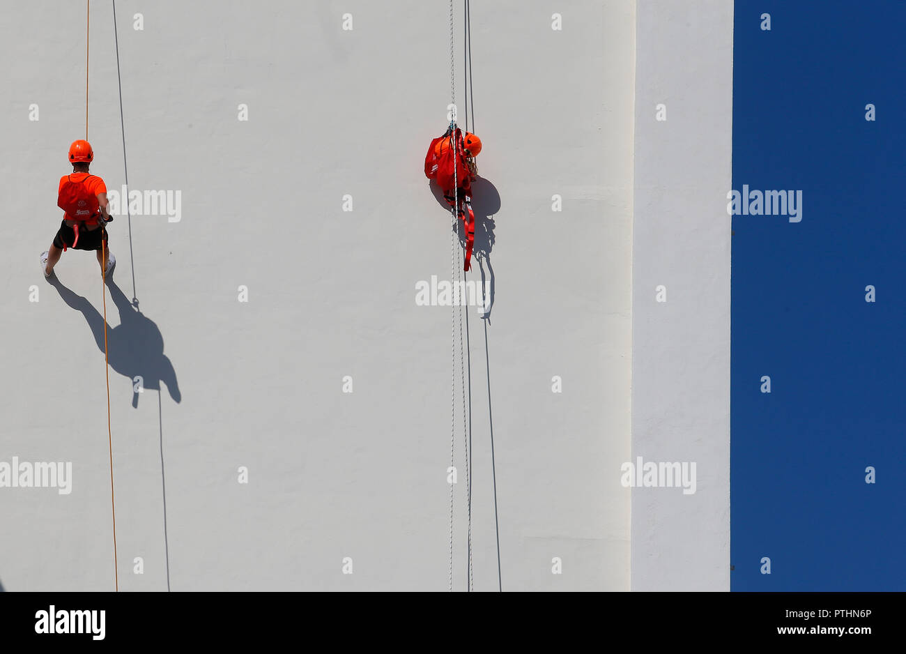 Abseil building not window hi-res stock photography and images - Alamy