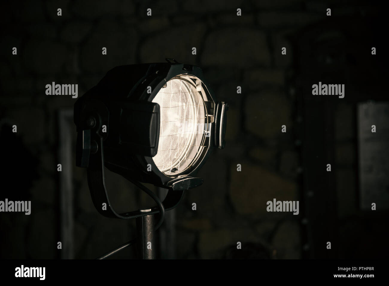 Vintage theater spotlight hi-res stock photography and images - Alamy