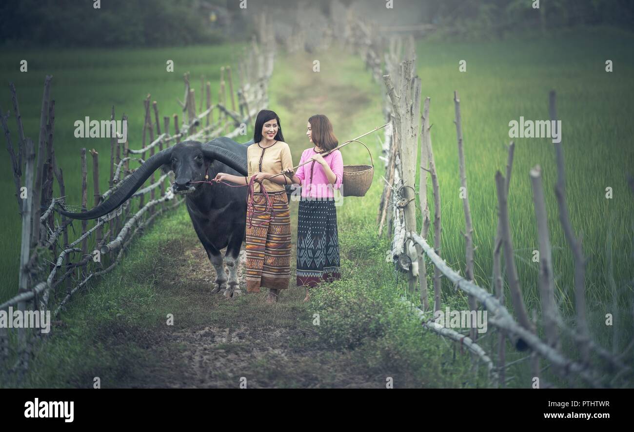 Rural girls hi-res stock photography and images - Alamy