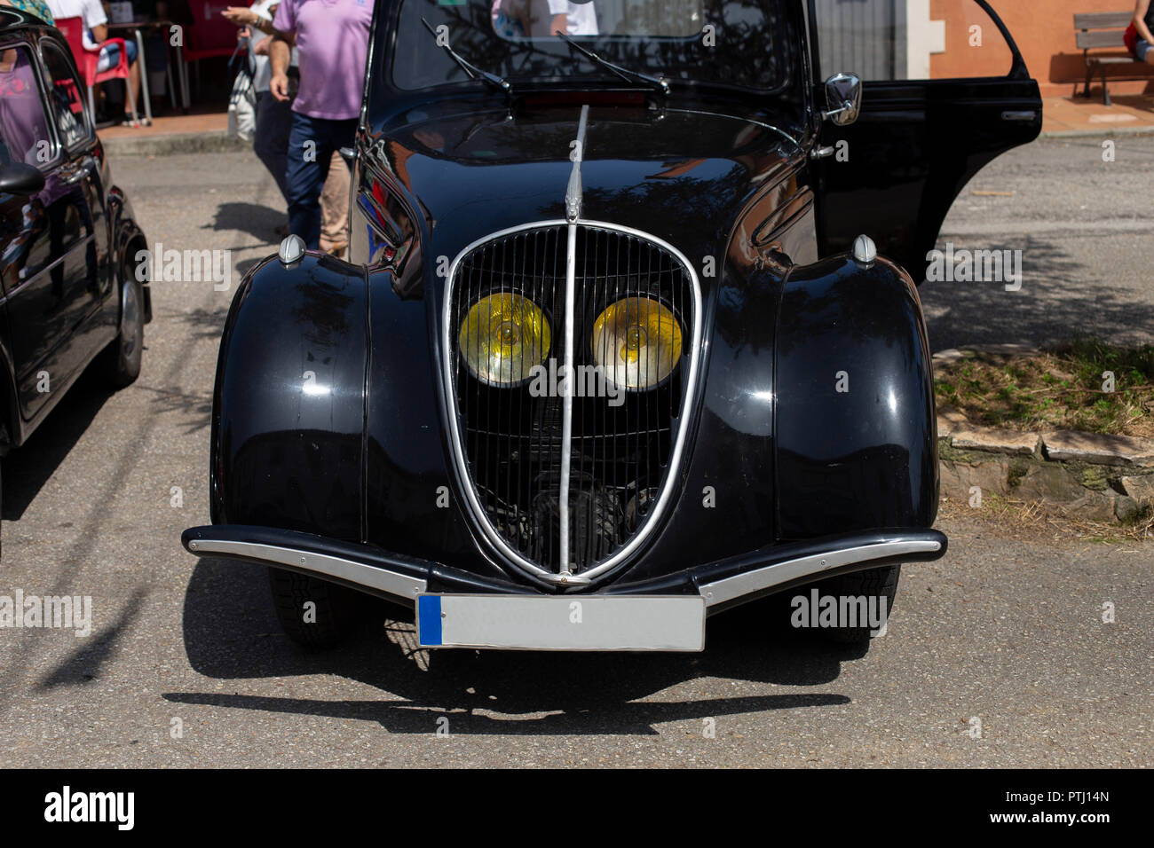 Front view of an old car Stock Photo - Alamy