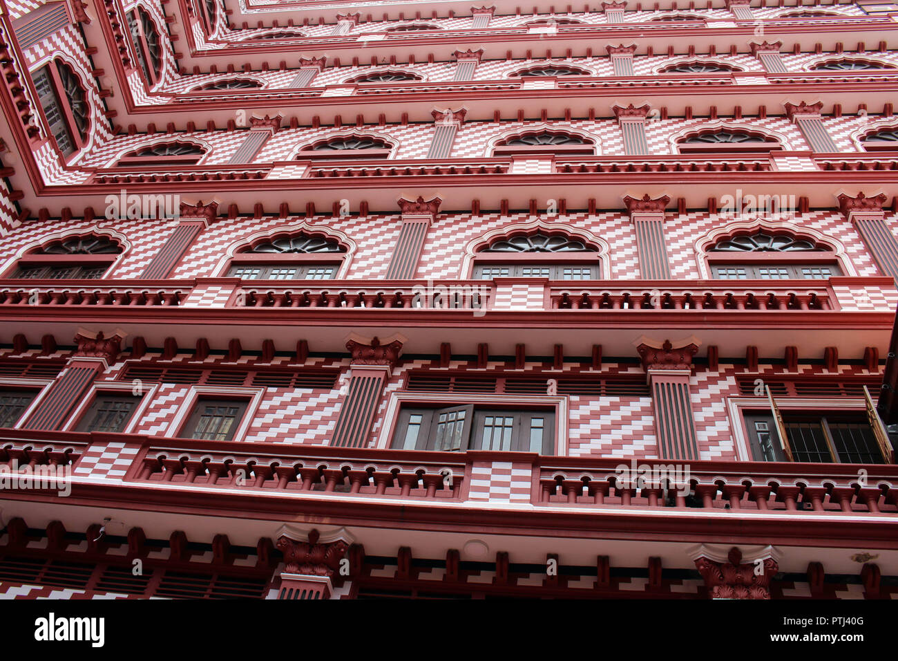 The interesting architecture of Red Mosque Jami-Ul-Alfar in Colombo ...