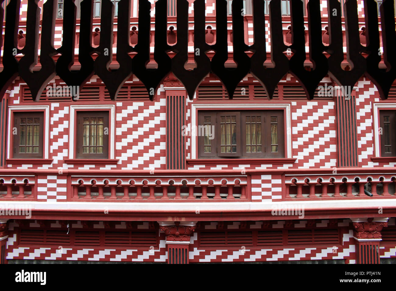 The interesting architecture of Red Mosque Jami-Ul-Alfar in Colombo ...