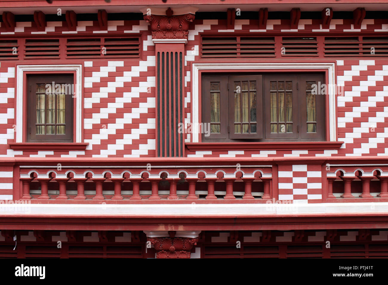 The interesting architecture of Red Mosque Jami-Ul-Alfar in Colombo ...