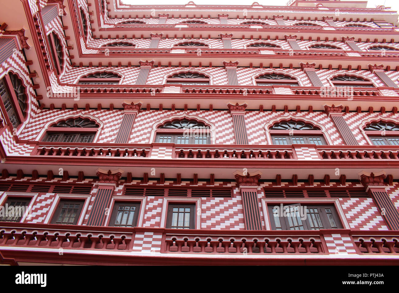 The interesting architecture of Red Mosque Jami-Ul-Alfar in Colombo ...