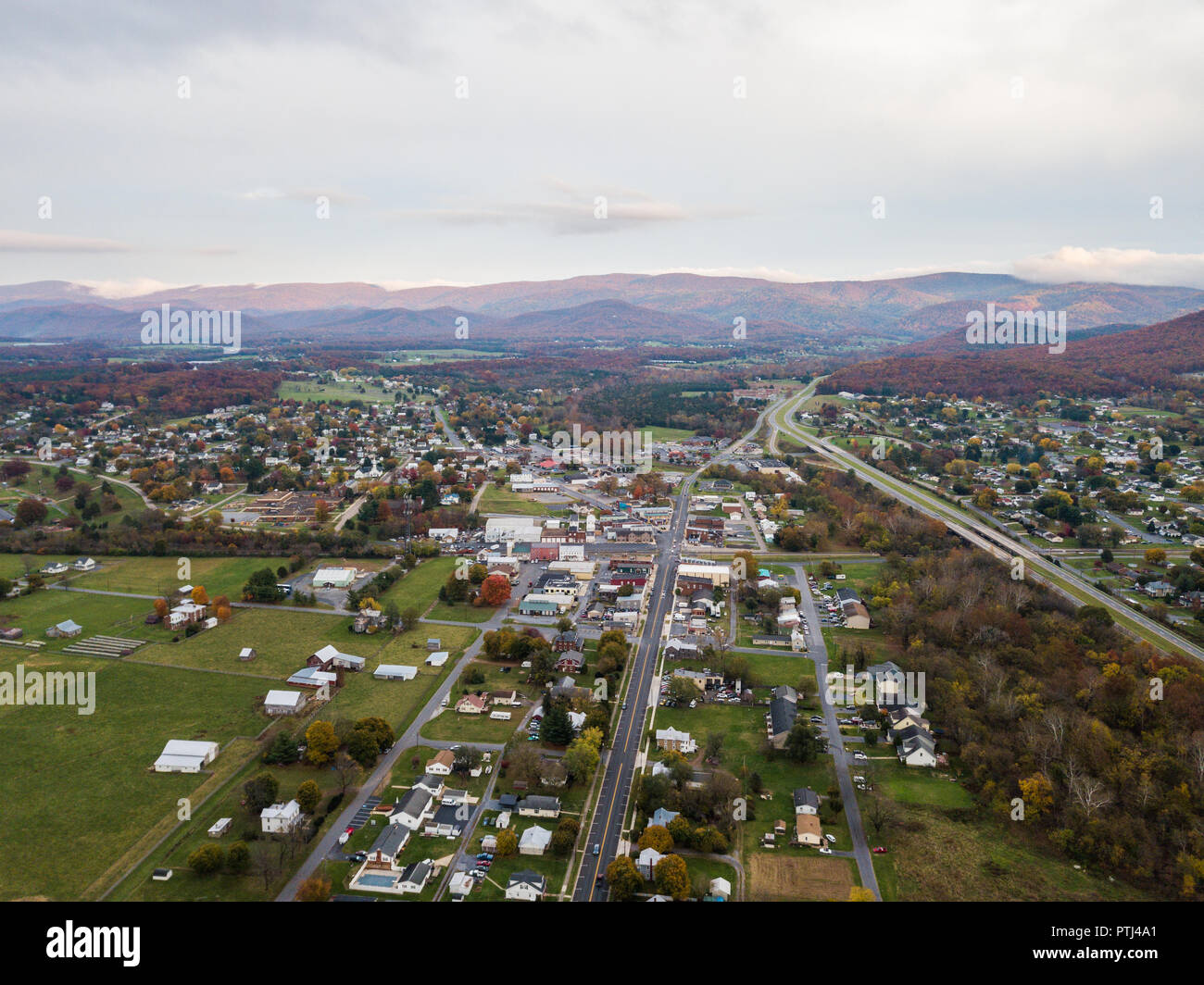 Appalachian mountains winter aerial hi-res stock photography and images ...