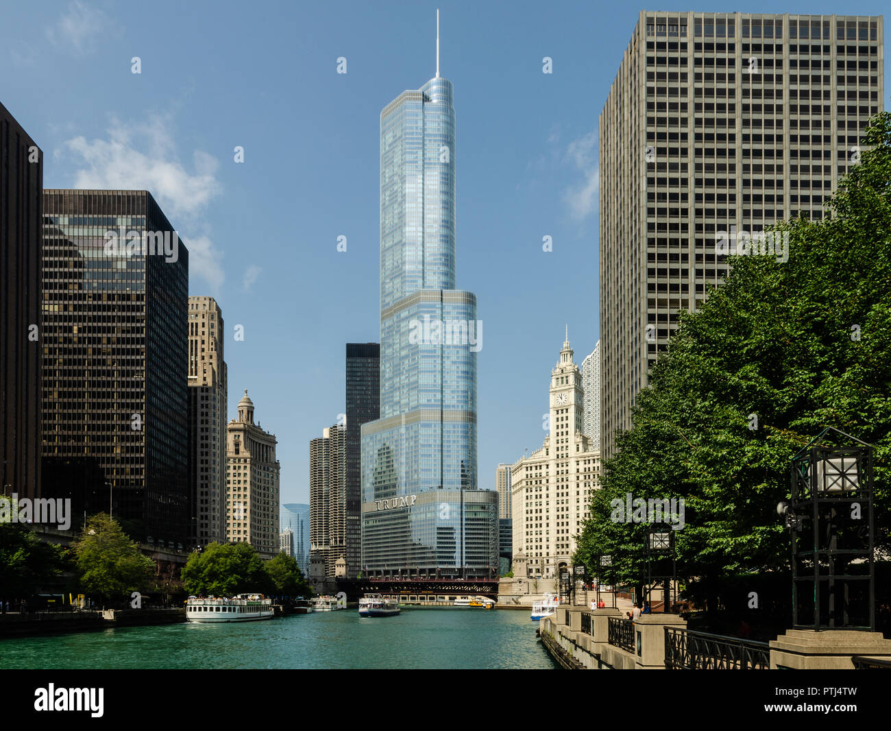 Trump international hotel chicago view hi-res stock photography and ...