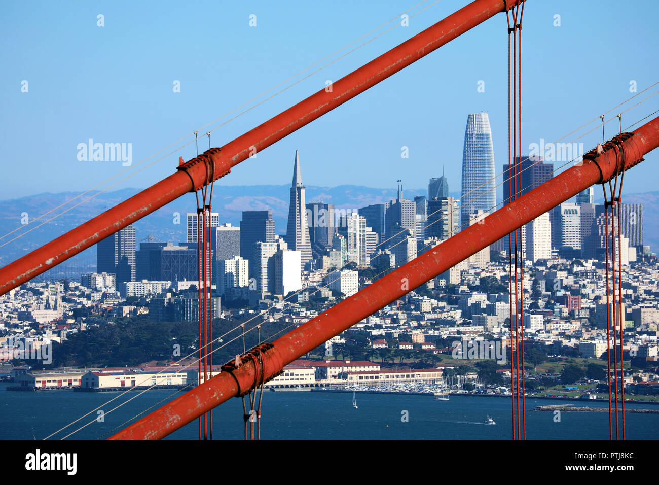 San francisco skyline golden gate hi-res stock photography and images ...