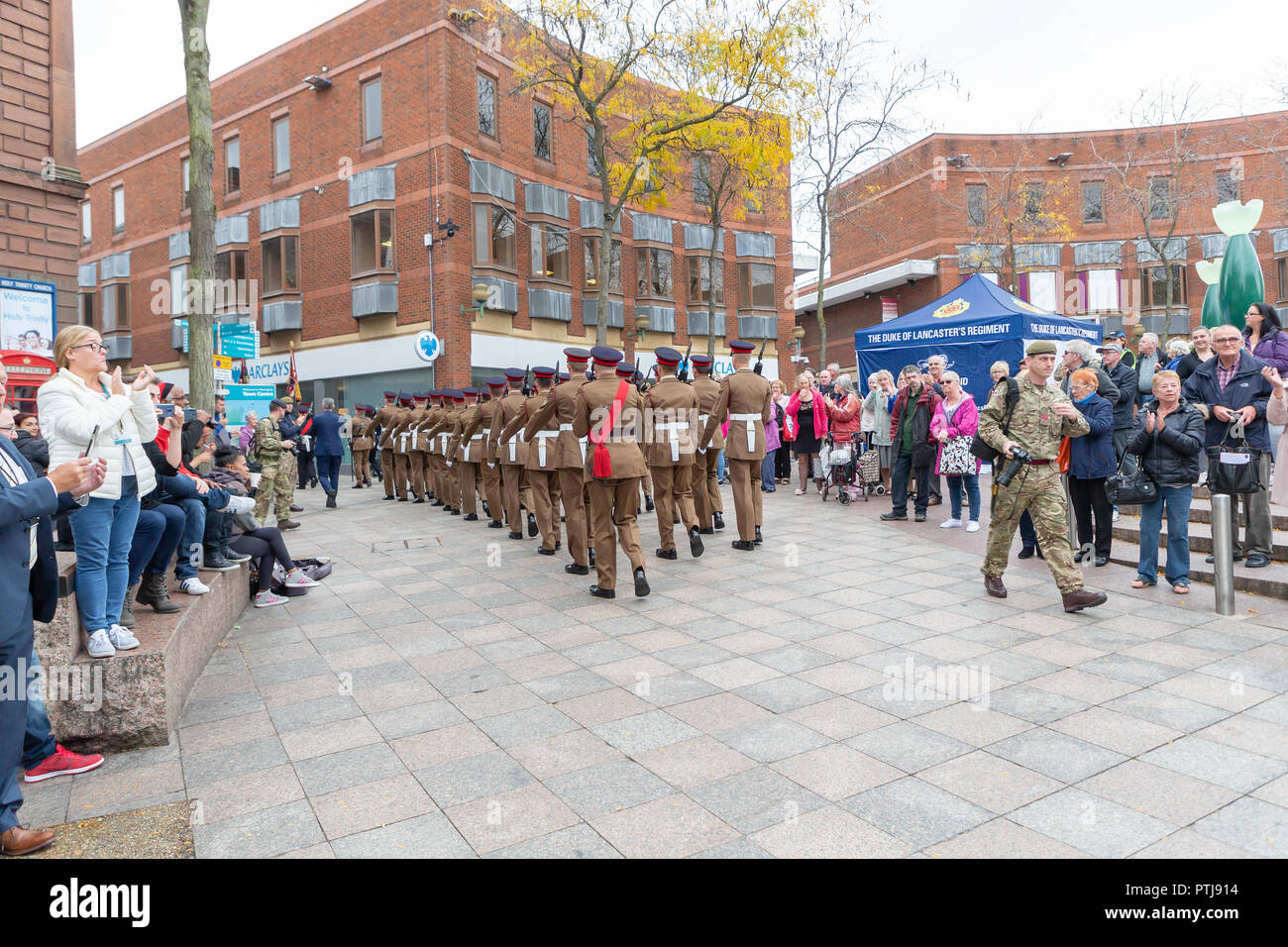 England soldiers soldier troops march marching ceremony parade british ...