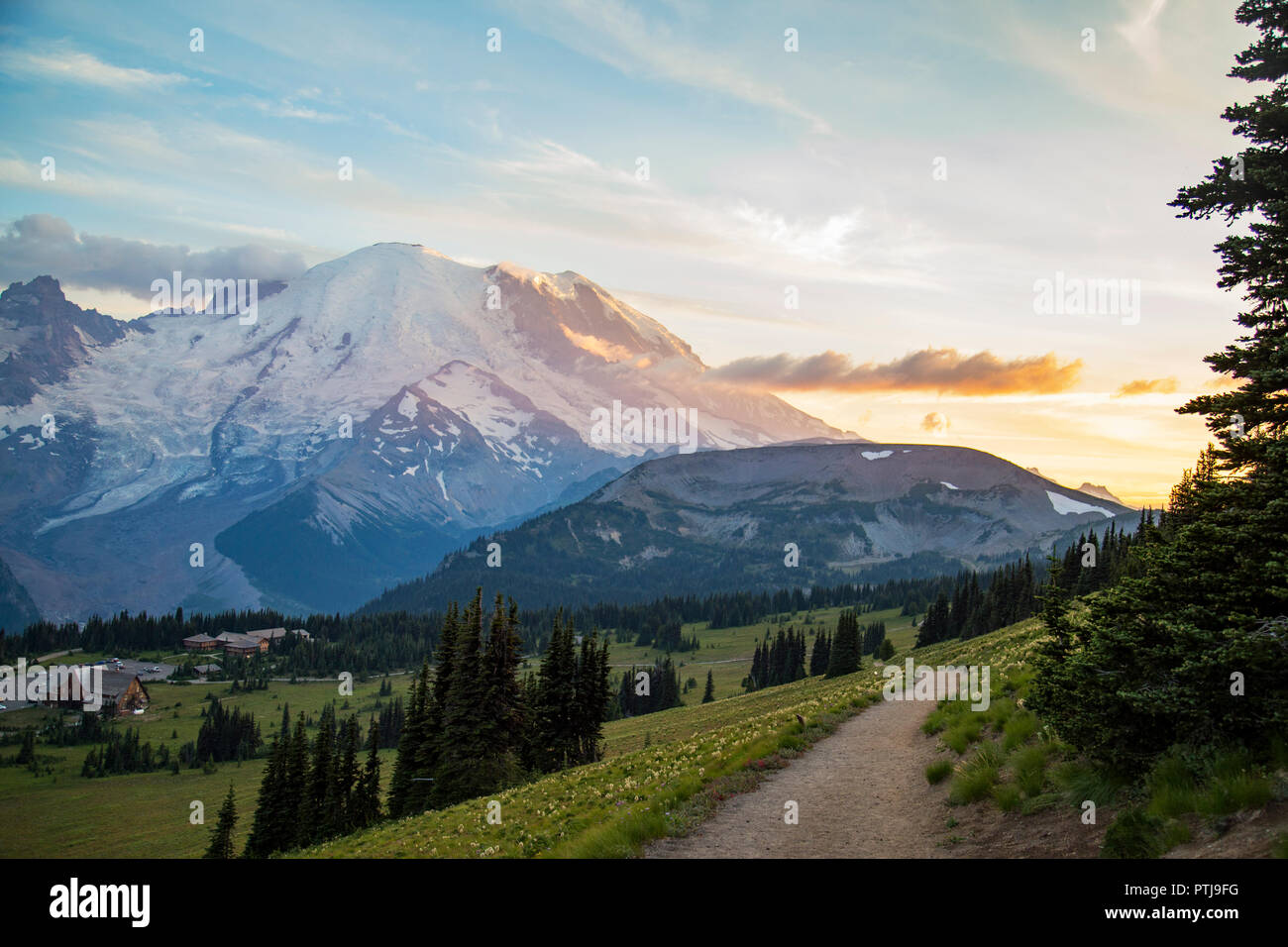 Mount baker mount rainier hi-res stock photography and images - Alamy