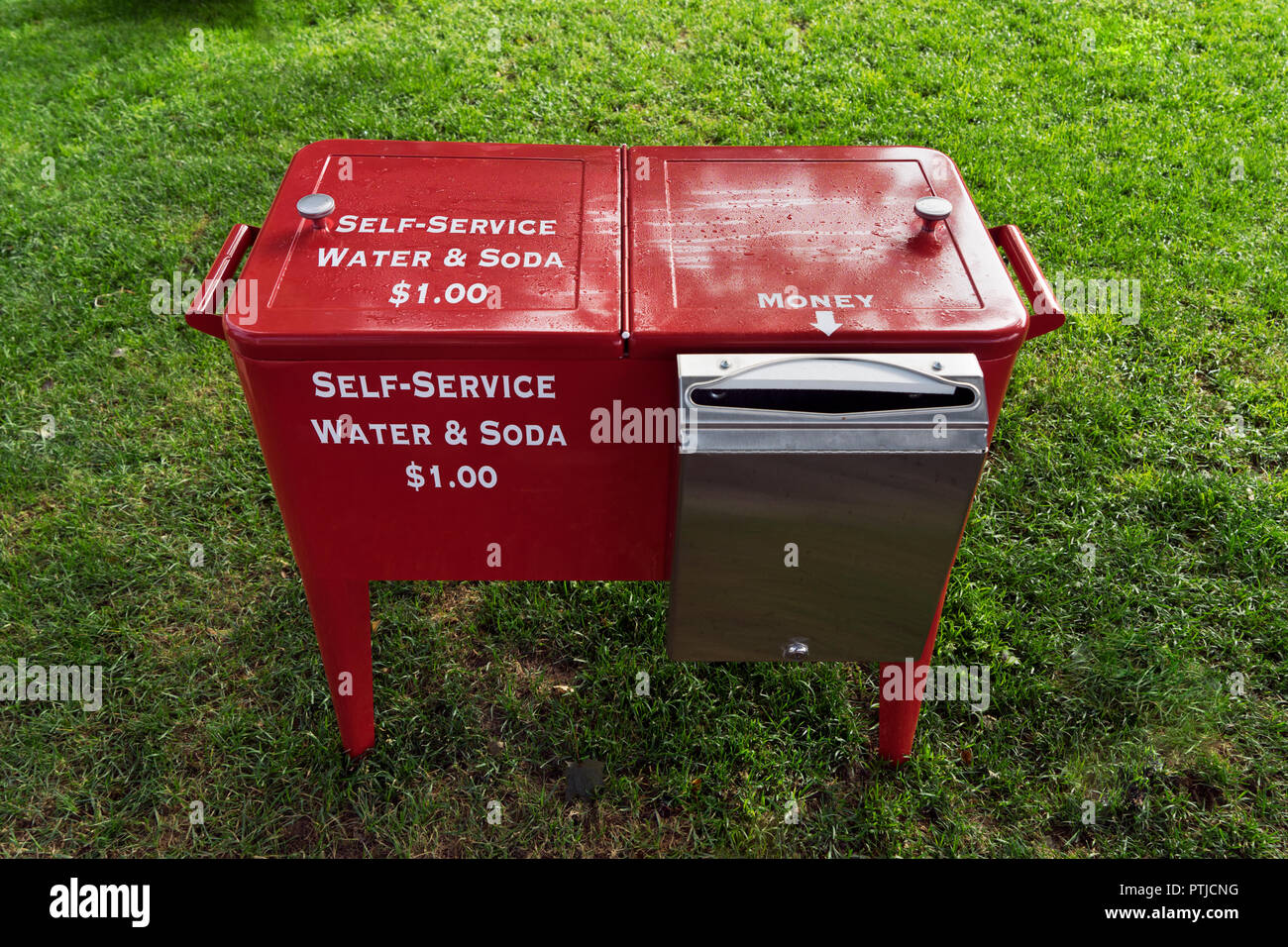 Self service drinks dispenser hi-res stock photography and images - Alamy