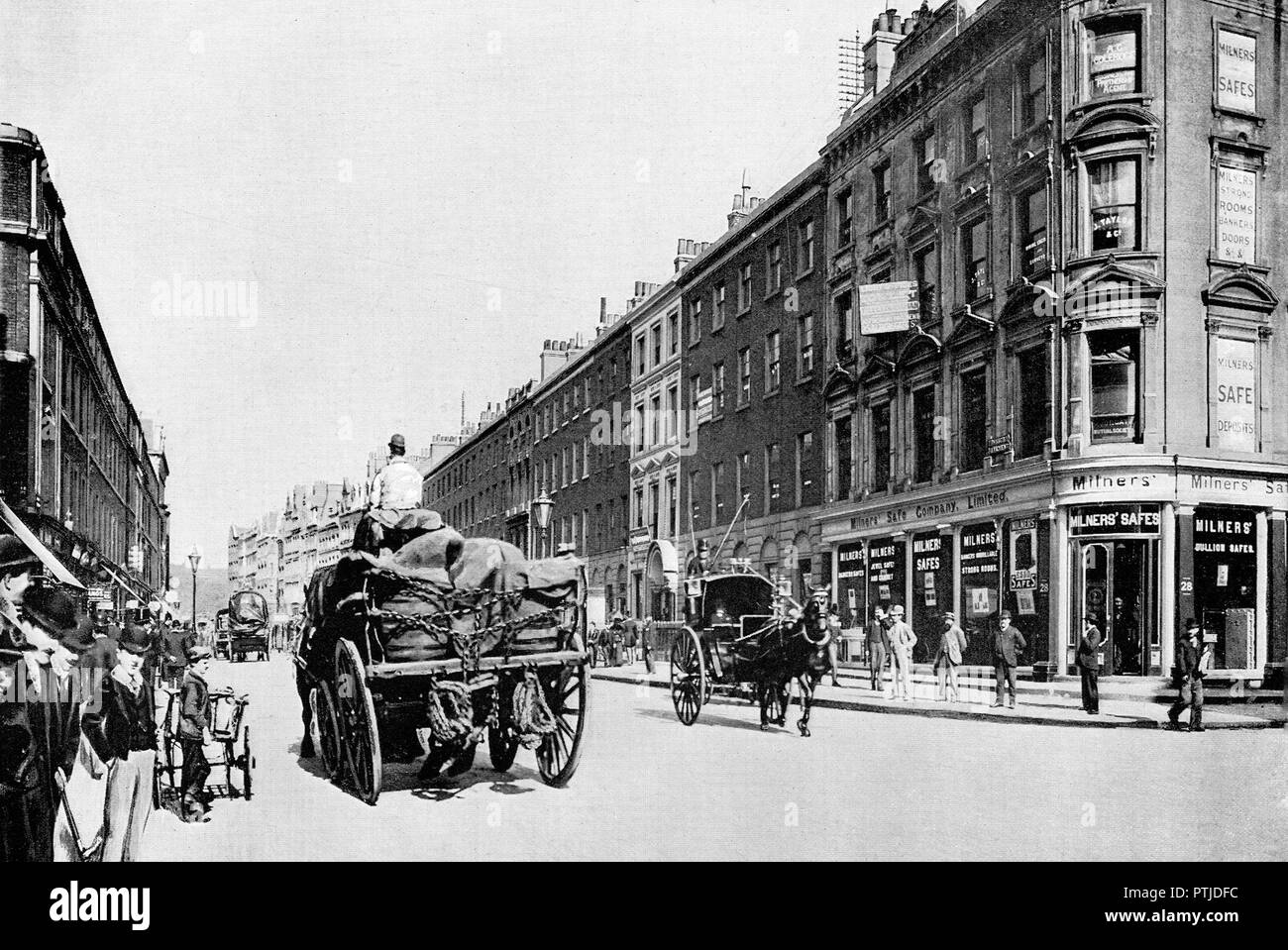 Finsbury Pavement, London early 1900s Stock Photo - Alamy