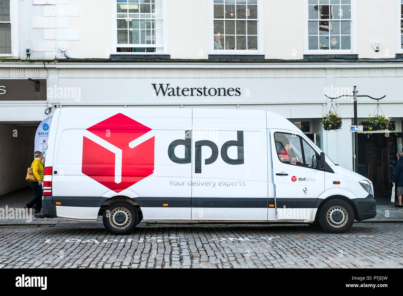 Dpd Delivery Van Stock Photos & Dpd Delivery Van Stock Images - Alamy