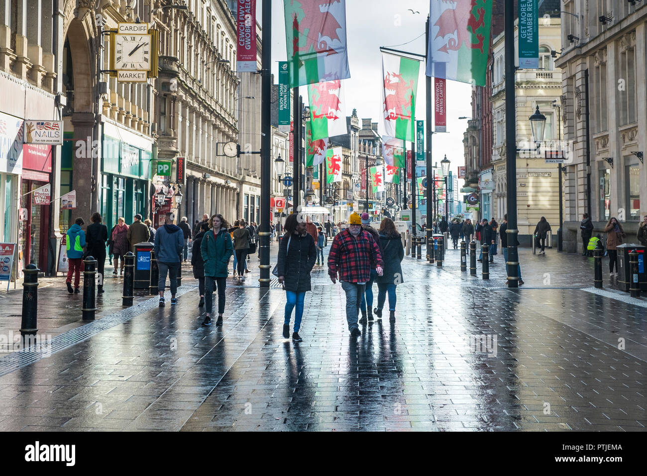 A street scene in Cardiff city centre in Wales Stock Photo - Alamy